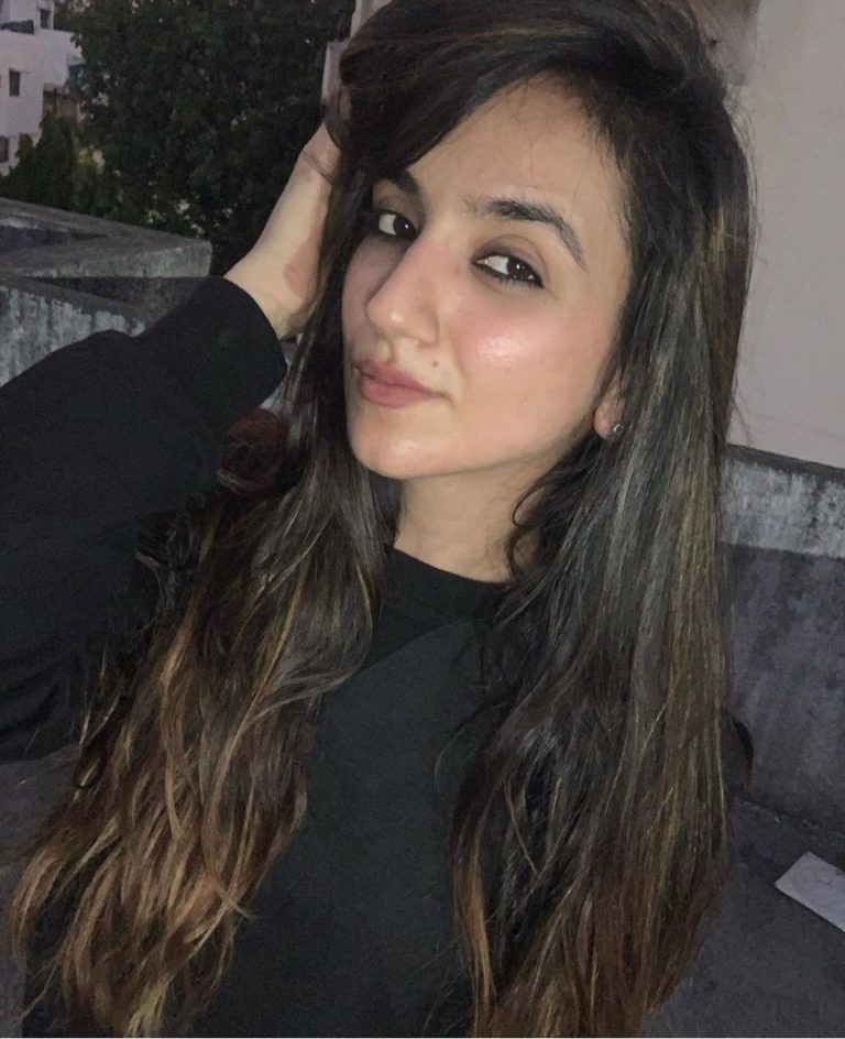 Ishpreet Dang - Age, Height, Weight, Net Worth, Boyfriend, Facts 2022 ...