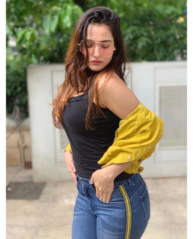 Who is Riya Kishanchandani - Age, Height, Weight, Net Worth, Family ...