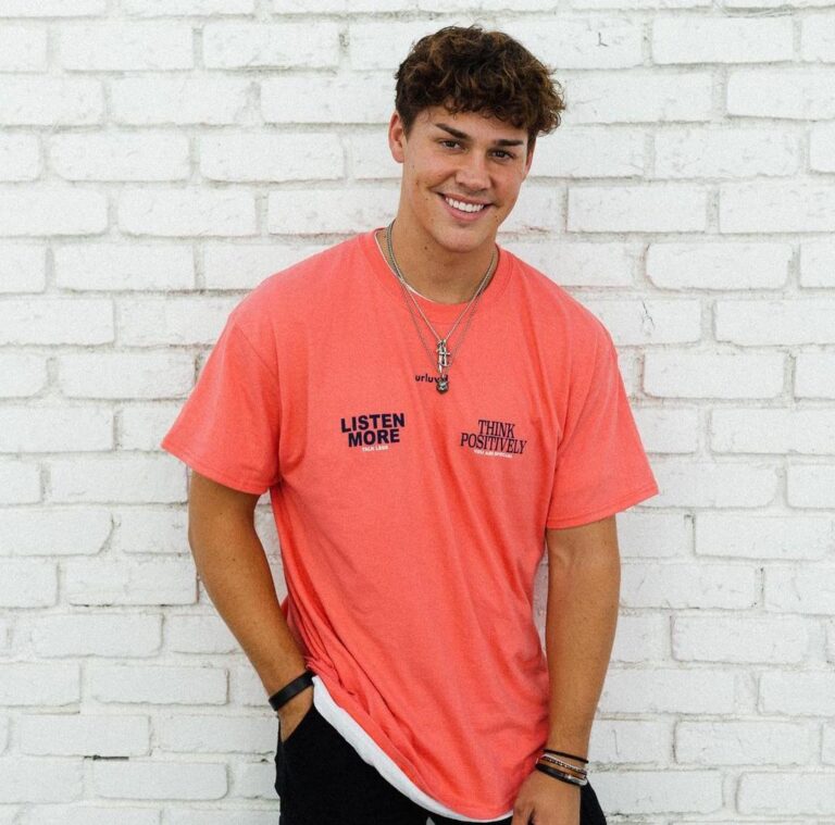 Net Worth Of Noah Beck, Height, Age, Sister, 2020
